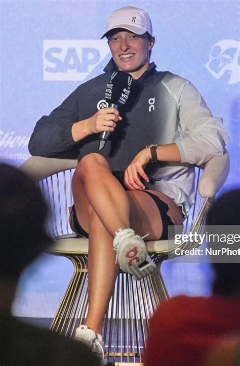 Iga Swiatek Hot Crossed Legs 🔥 Rigaswiatek