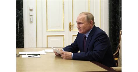 Путин удължи срока на ограниченията върху търговията с неприятелски държави