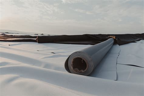 현장 의 지붕에 배치 롤에 Pvc 멤브레인 지붕 고무에 대한 스톡 사진 및 기타 이미지 고무 막 폴리 염화 비닐 Istock