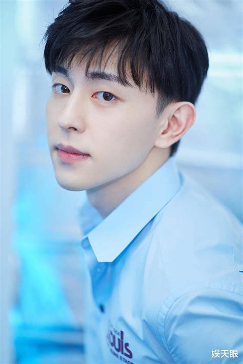 邓伦第一，作为90后男演员，他太成功了因为鹿晗肖战