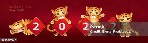 호랑이의 중국 새해 빨간색 배경에 2022 표지판과 다른 포즈에 10 귀여운 호랑이세트 어린이 옷 인사말 카드 배너 포스터 를 디자인하는 데 적합합니다 벡터 일러스트레이션
