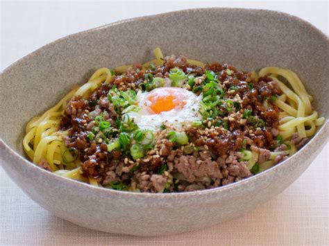 広島みやげ7】もちもちの太麺がコクのあるタレとマッチ「ぶち旨汁なし担々麺」 瀬戸内・広島おみやげガイド