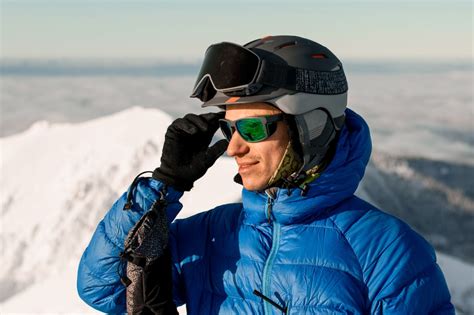 Goggles Vs Sunglasses For Skiing What To Wear When Ski Junket