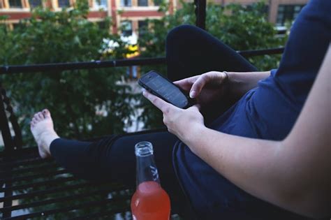 8 Reasons To Try Sexting Your Partner