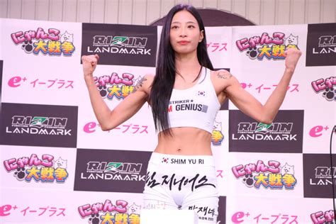 【rizin】renaが身体を全く見せず計量パス、タイ合宿の成果は明日、白コスのシン・ユリとは鋭い視線を交わしてフェイスオフ ゴング格闘技