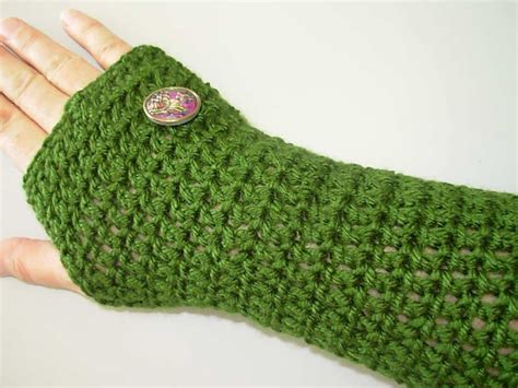 15 Cozy Crocheted Fingerless Mitten Patterns