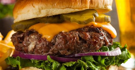 Dia Mundial do Hambúrguer como fazer receita de chef sem gastar muito