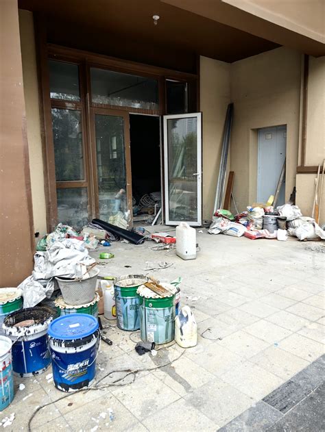 领秀珊瑚湾四期商铺被指延期交房记者实探主体已完工室内墙皮大面积脱落 半岛网