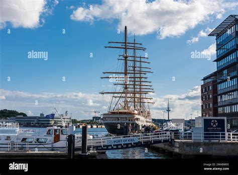 Das Segelschiff Sea Cloud Spirit Auf Kreuzfahrtbesuch Im Kieler Hafen