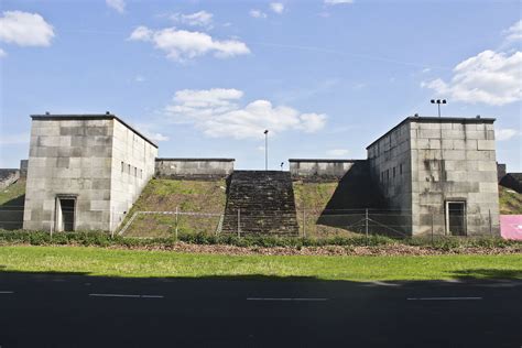 Cómo Se Reciclan Y Envejecen Los Edificios Nazis De Núremberg La Ciudad Favorita De Adolf
