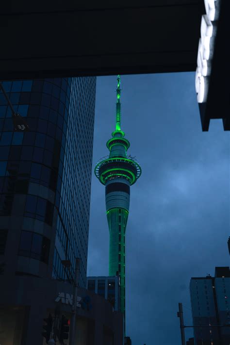 무료 이미지 자연스러운 마천루 하늘 탑 블록 시티 도시 풍경 도시 디자인 Tints And Shades 혼합 사용 대칭 중심지 구름 상업용 건물