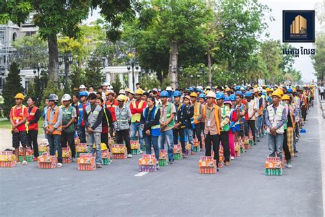 ក្នុងឱកាសពិធីបុណ្យចូលឆ្នាំថ្មីប្រពៃណីជាតិខ្មែរ បុរី មេគង្គ លែន ចែកអំណោយដល់កម្មករកម្មការិនីប្រមាណ