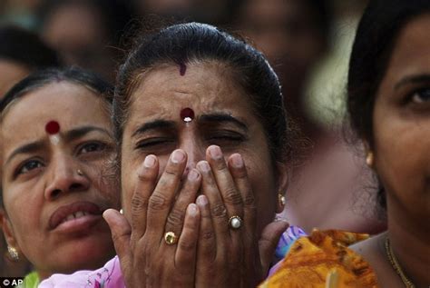Sathya Sai Baba Funeral Thousands Pay Their Respects To The Hindu Holy