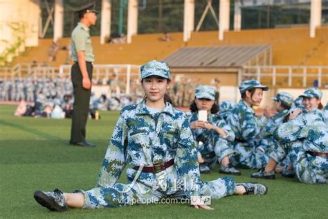 南京藝術學院新生軍訓展英姿 每日頭條