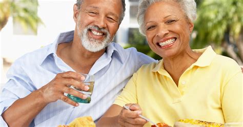 Comer Despacio Y Hasta Estar Solo Un 60 Lleno Ayuda A Vivir Más Y Con