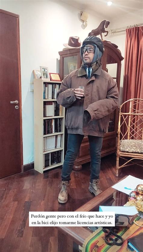 Bug Report Story Downloads Dont Work Well Left Pic Is A Download