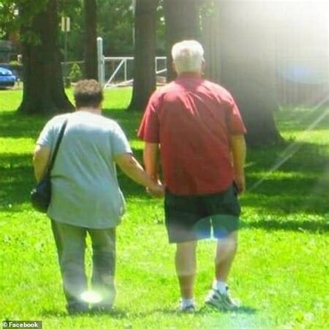 Couple Pass Away Holding Hands Hours Apart Because They Didn T Want To
