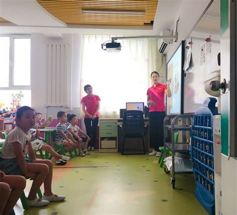 冰冰老师实力上线看美女主播如何跟萌娃打成一片