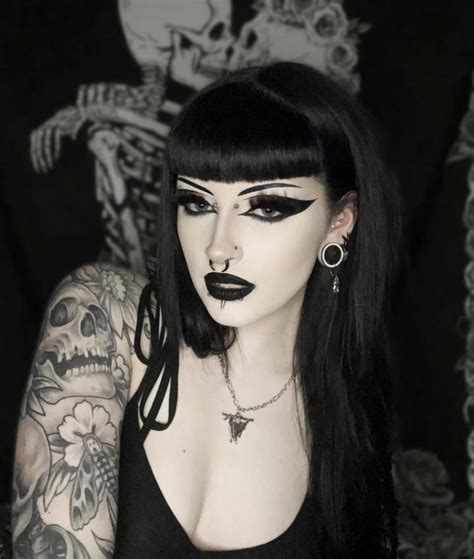Gothic Makeup By Alyssarayn On Instagram 🖤 In 2024 Vintage Goth