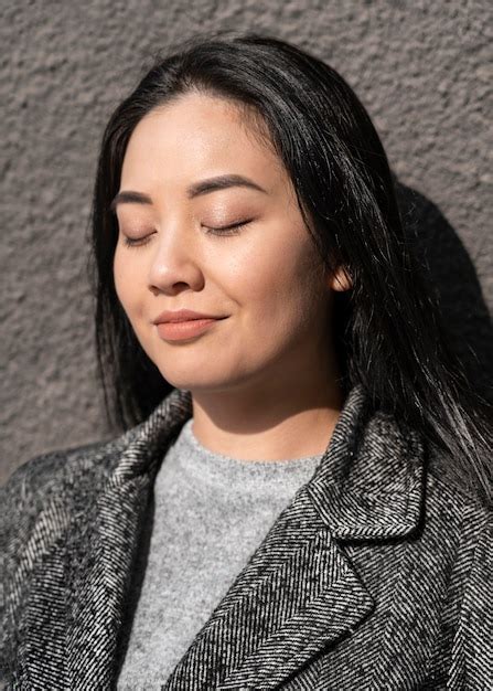 Retrato Mujer Joven Hermosa Foto Gratis