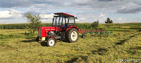 Fotografia traktor Ursus C i przetrząsarko zgrabiarka Z Galeria rolnicza agrofoto