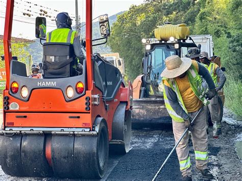 Equipes De Obras Atuam Com Diversas Frentes De Trabalho Em Camboriú