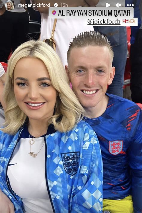 England S Jordan Pickford Cozies Up To Wife After World Cup Win