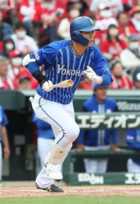 ＜広・d＞9回2死一、二塁、代打・楠本は右前に適時打を放つ （撮影・奥 調） ― スポニチ Sponichi Annex 野球