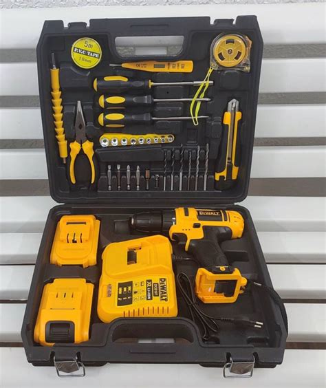 Дрель-шуруповерт DeWALT