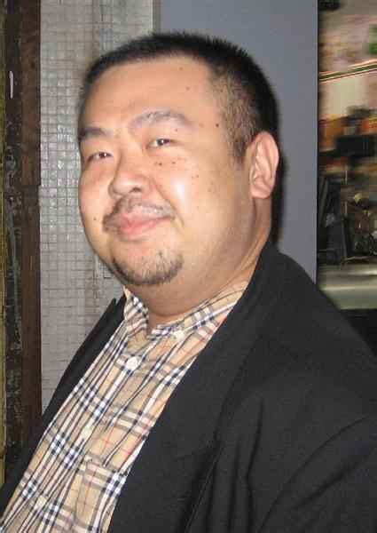 【フォトギャラリー】【金正男氏殺害】わずか2秒の犯行 金正男氏の顔を両手で覆うように飛びかかりフジテレビ系番組が事件時の映像報じる 産経ニュース