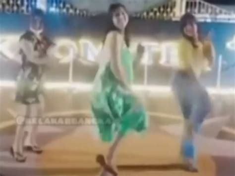 Viral Cewek Pamer Area Kemaluan Di Tugu Titik Nol Pangkalpinang Rupanya Ini Aslinya