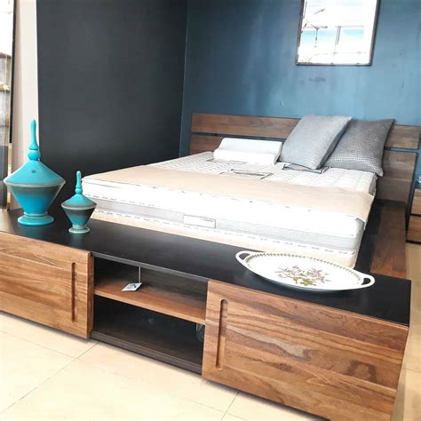 디자인솔루션 가구 Cafe 북유럽 대표 원목 브랜드 마운틴 티크는 자체적으로 수지성 오일을