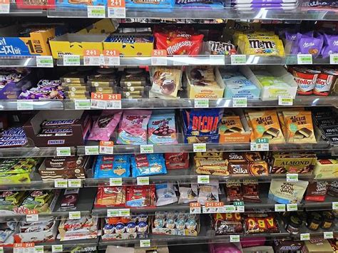 초고속 유행에 숨가쁜 편의점 한 달 만에 악성재고” 언박싱