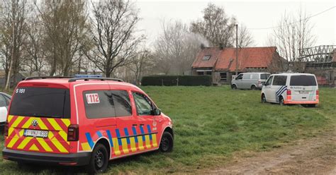 Dak Van Oude Woning Vat Vuur Vlak Voor Aanvang Van Renovatie Huis Had