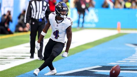 Ravens Lamar Jackson Buys Time Finds Zay Flowers For First Td Espn
