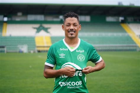 Fechado A Chape Verd O Anuncia Novo Refor O Para A S Rie B Clicrdc