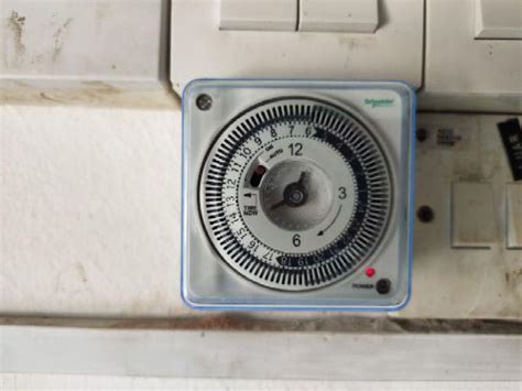 Schneider 24h 16a Analogue Time Switch Timer With Reserve Cct15101