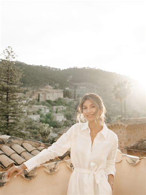 Farheen Khan Fora Travel