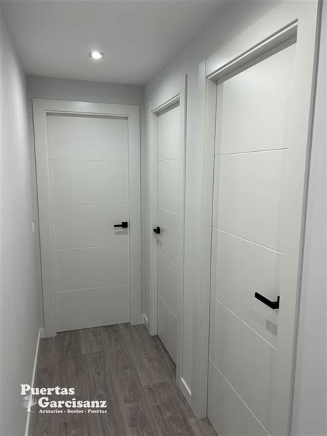 Puertas De Interior Lacado Blanco Mod 5 P Con Herrajes Negros