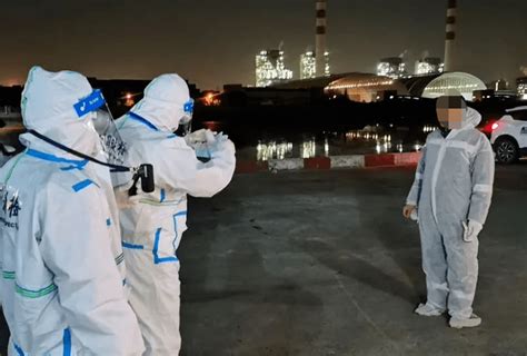 构筑“海陆空”三栖接力救助体系，外高桥边检站今年已救助80余名伤病船员防控闭环口岸