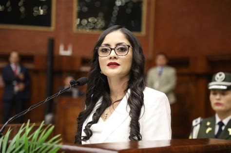 El Correísmo Vuelve A Presidir La Asamblea Con Viviana Veloz La