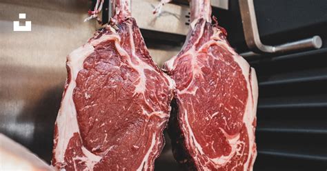 스테인레스 스틸 트레이에 생고기 사진 Unsplash의 무료 쇠고기 이미지