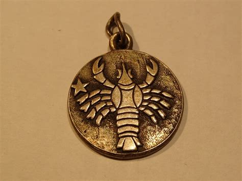 SREBRO WISIOREK ZNAK Z ZODIAKU RAK RYTOSZTUKA 12248128670 Oficjalne
