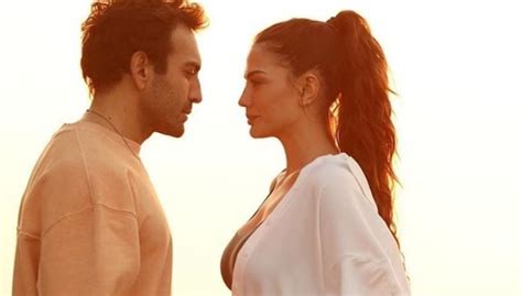 Lo Que Debes Saber Sobre D Nyayla Benim Aramda La Serie De Demet Zdemir Y Bugra G Lsoy En