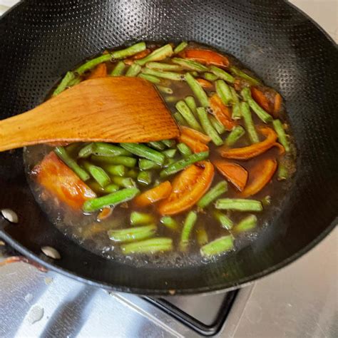 【豆角焖面的做法步骤图，豆角焖面怎么做好吃】鯨鯨鲸鱼下厨房