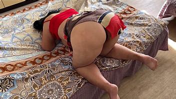Mamá no cubrió su gran culo para que su hijastro se excitara y la follara en anal XVIDEOS