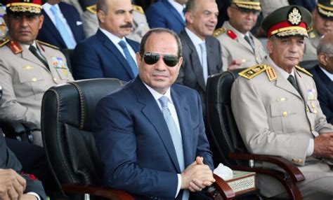 توجيه من السيسي بشأن اجور موظفي الدولة