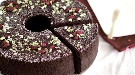 طرز تهیه کیک شیفون شکلاتی با پف زیاد