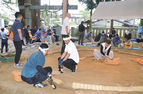 十五夜祭奉納相撲に向け土俵作り 諏訪大社上社本宮で 長野県 全国郷土紙連合