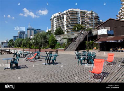 Courbevoie Hauts De Seine 92 Hi Res Stock Photography And Images Alamy
